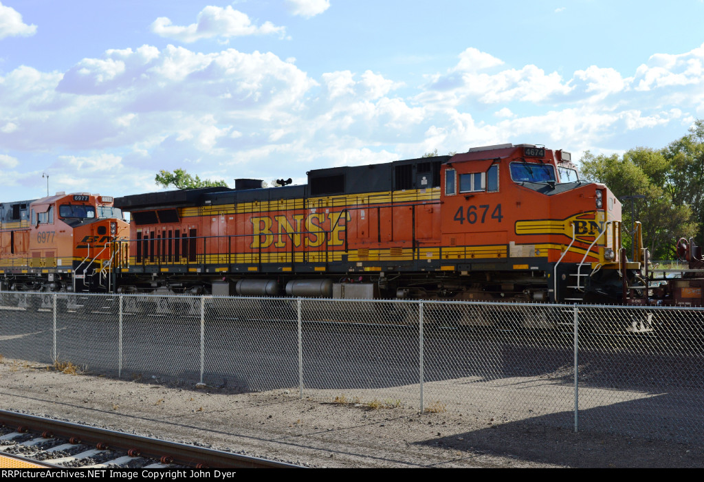 BNSF 4674